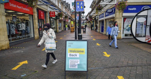 UK government tries to sharpen virus message in England - The Mainichi