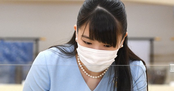 Japan's Princess Mako attends arts exhibition in 1st outside engagement ...