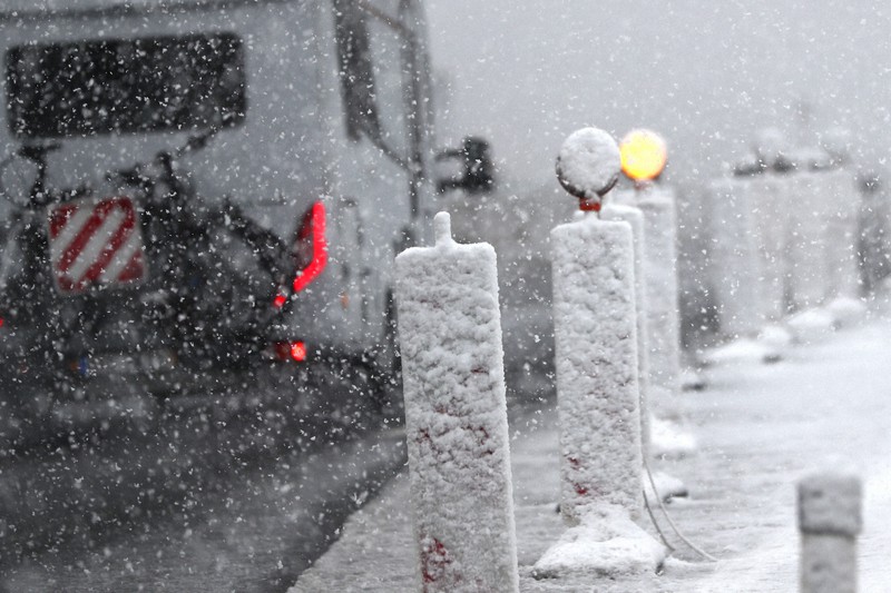 Alps surprised by early snowfall, Swiss town sees new record - The Mainichi