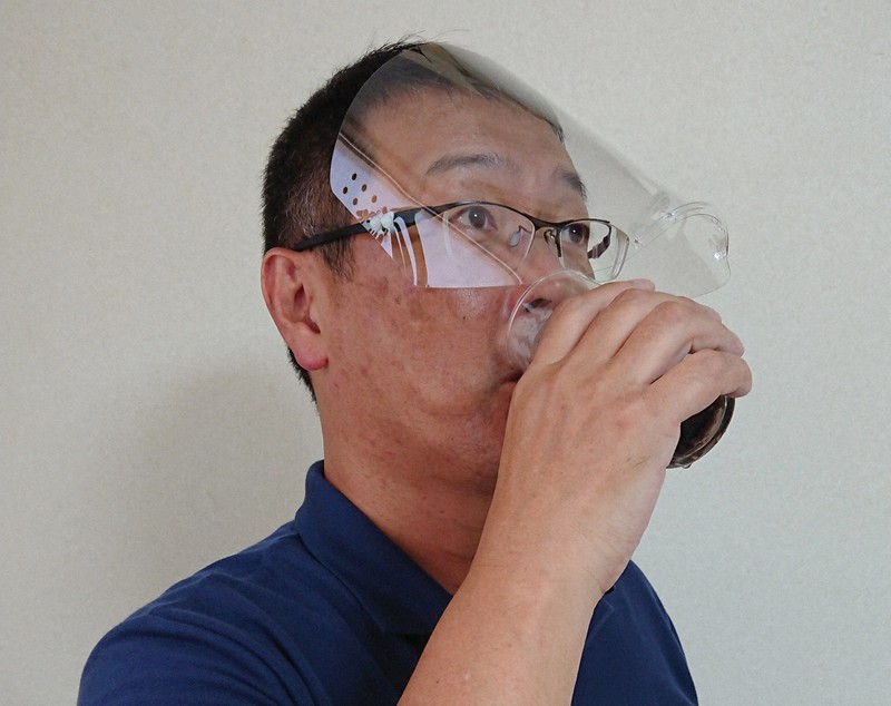 Japanese firm develops face shield that works while drinking, eating ...