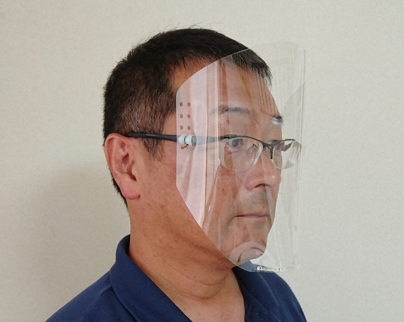 Japanese firm develops face shield that works while drinking, eating ...