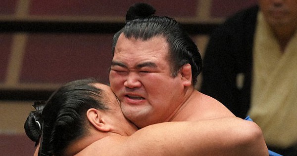 Injured sumo wrestler Kotoshogiku set to continue career even at lower ...