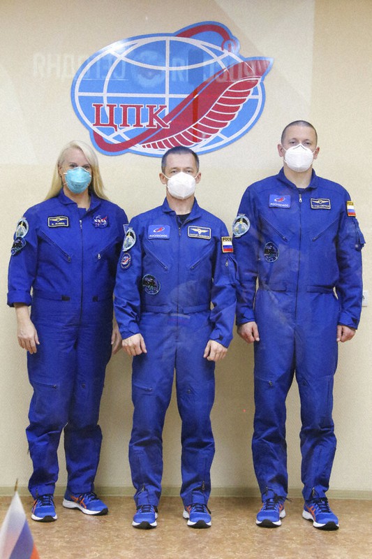 Russian-US crew welcomed aboard the space station - The Mainichi