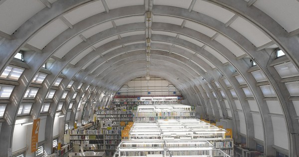 レトロの美：北九州市立中央図書館・文学館 北九州市小倉北区 曲線の美、磯崎作品 [写真特集9/14] | 毎日新聞