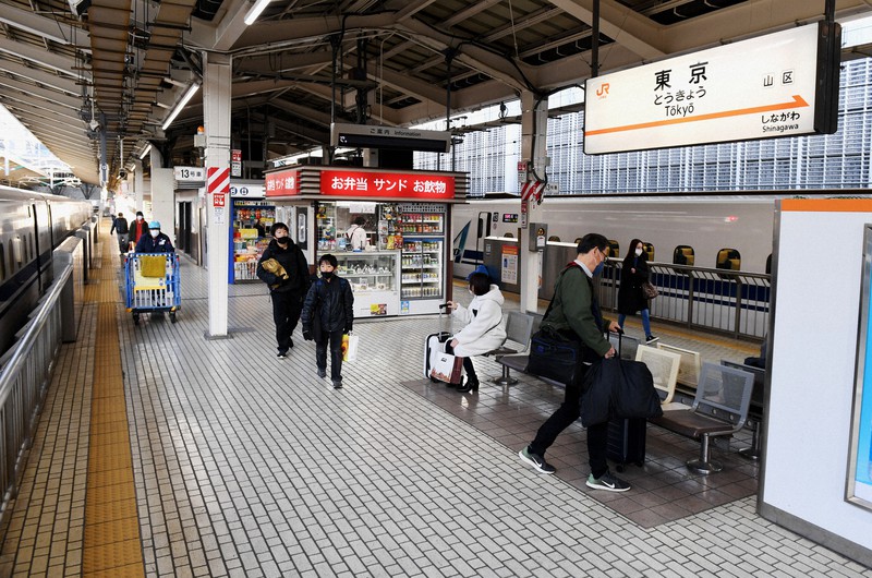 In Photos: Crowds returning to Tokyo after holidays way down due to ...
