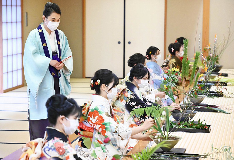 In Photos: Ikebana founding school holds first flower arrangement ...