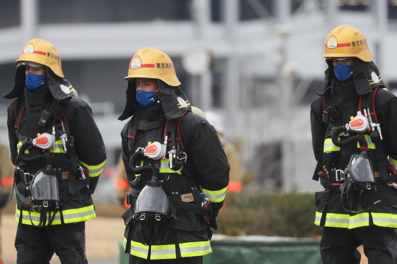 In Photos: Acrobatics, parade among acts at 1st crowd-less Tokyo Fire ...