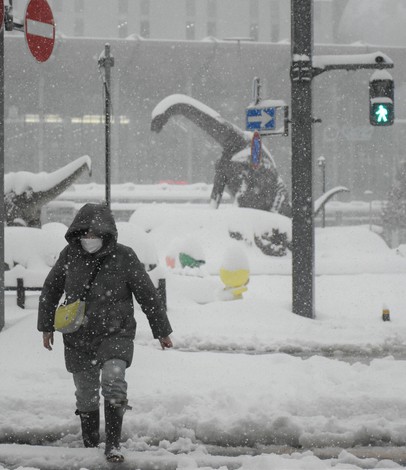 Weather agency continues to warn of heavy snow across Japan - The Mainichi