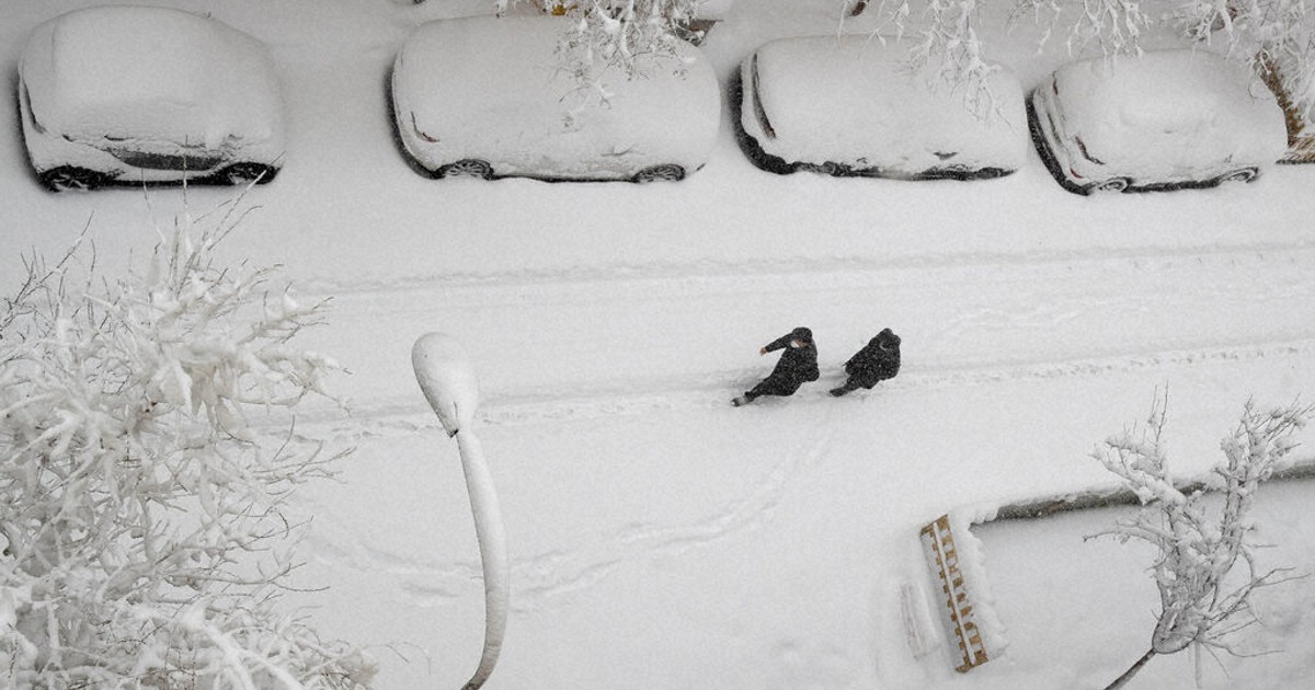 Blizzard covers Spain in white, brings Madrid to standstill - The Mainichi