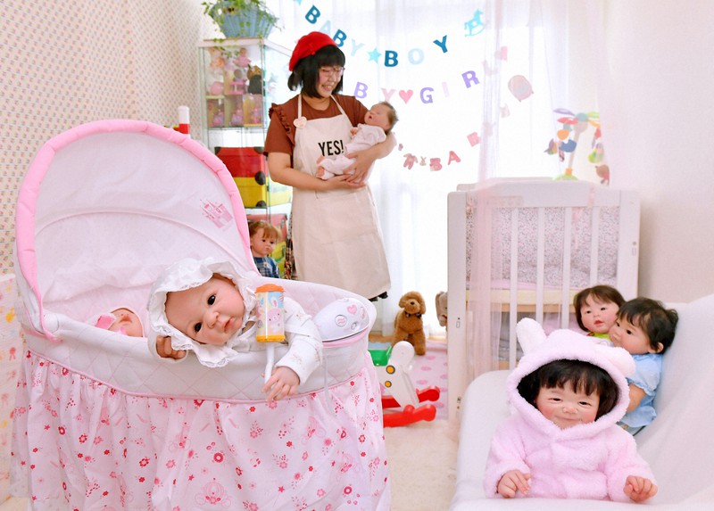 'Reborn dolls' help parents who have lost children heal from heartbreak ...