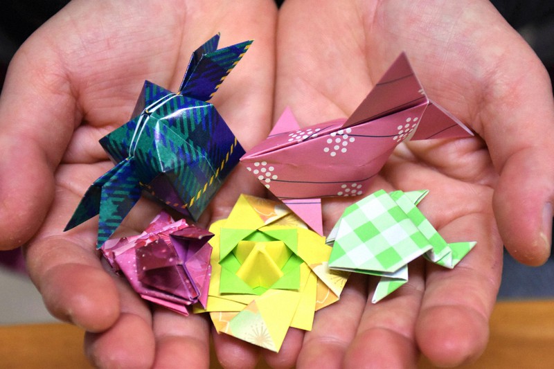 Vending machine selling origami toys stays open in small Japan town to ...
