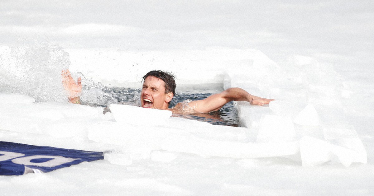 Czech sets record distance in men's under-ice swim - The Mainichi