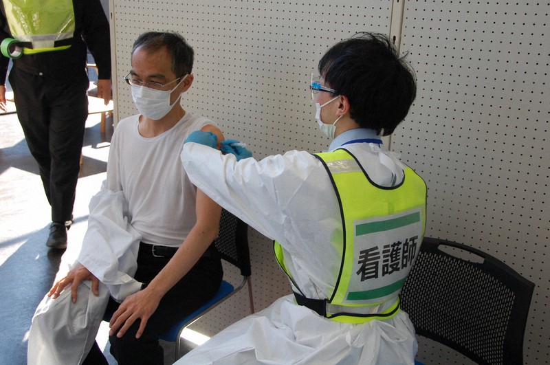 Japan gov't averting criticism with early inoculation for small number ...