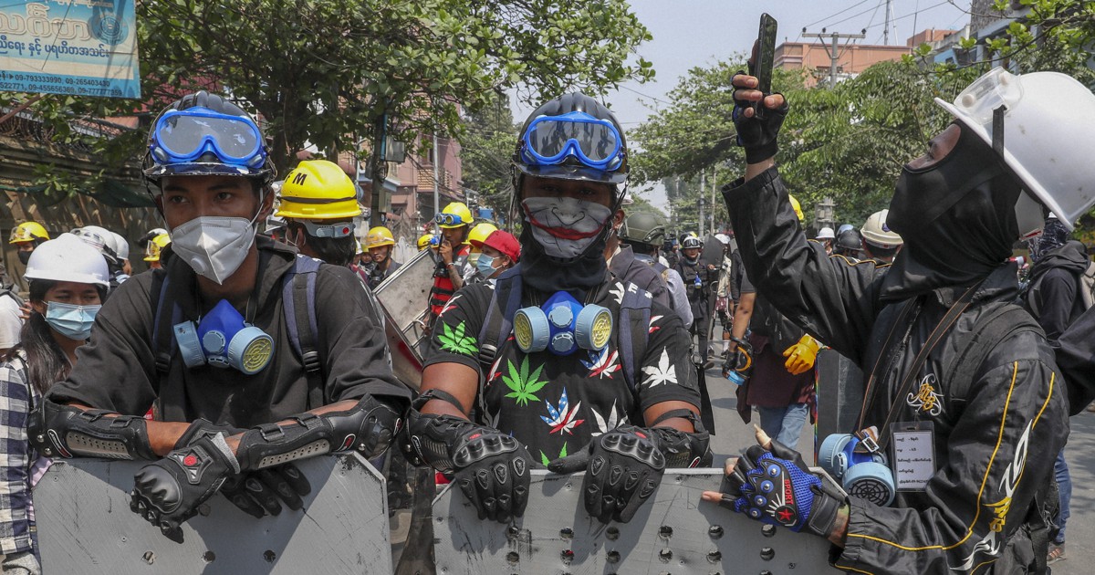 Myanmar protesters defy curfew; media outlets ordered shut - The Mainichi