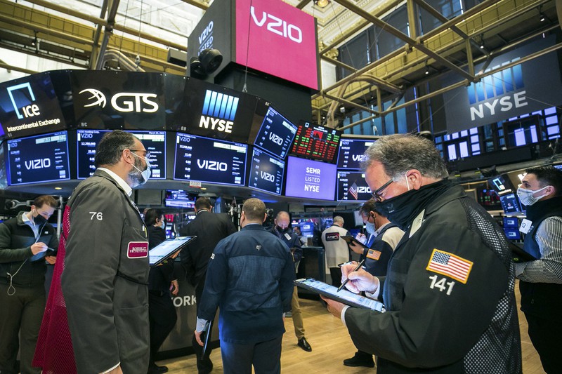 Stocks pull mostly higher, shaking off some early wobbles - The Mainichi