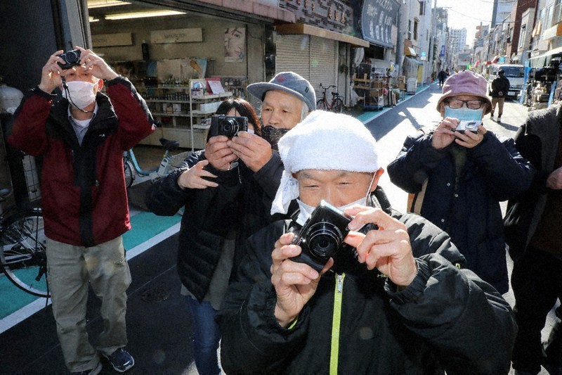Cameras offer Tokyo day laborers chance for self-expression and ...
