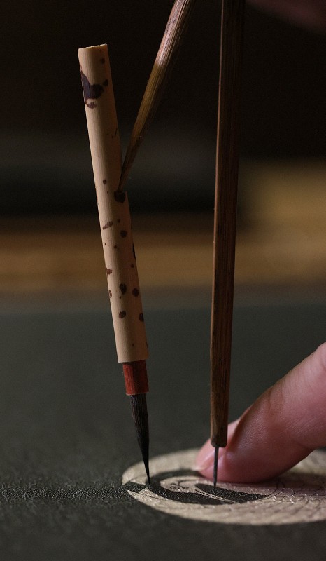 In Photos: Craftsmen strive to protect 'kamon' family crest for modern ...