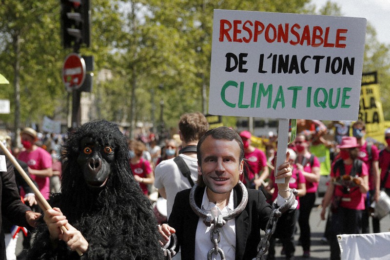 French demonstrators demand more action on climate change - The Mainichi