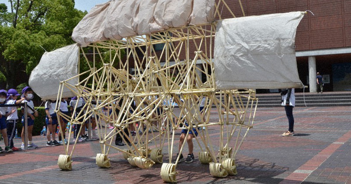 Theo Jansen exhibition in central Japan features giant kinetic ...