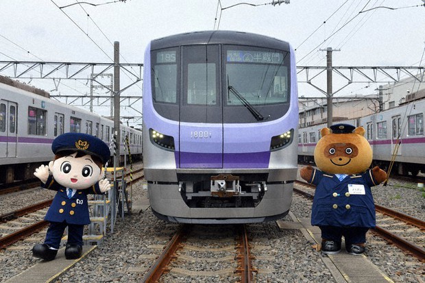 Tokyo Metro Train Experience The Convenience Of Travelling Using The