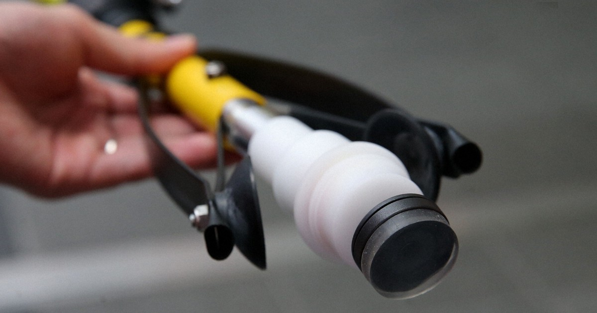 In Photos: JR West creates versatile grabbing arm to quickly retrieve ...