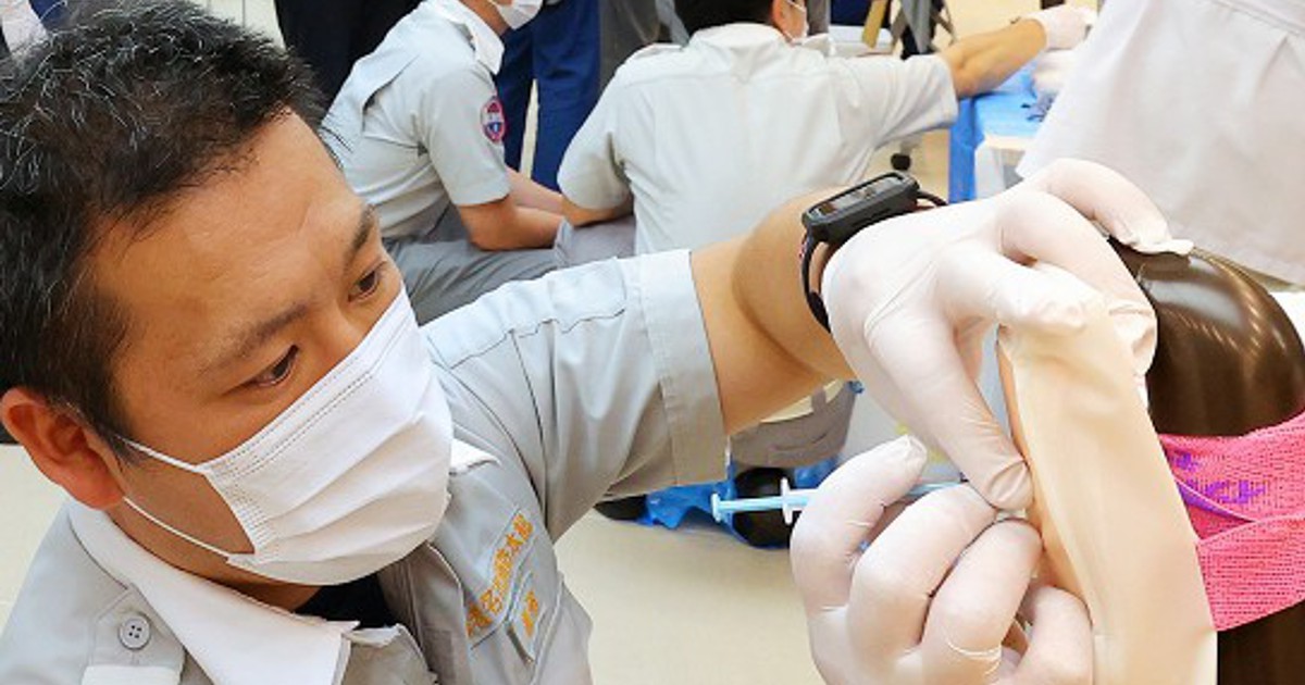 In Photos: Paramedics in east Japan city undergo training to give COVID ...
