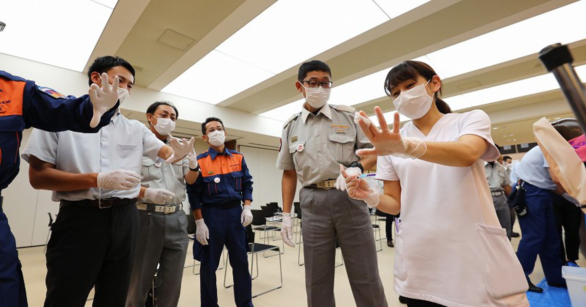 In Photos: Paramedics in east Japan city undergo training to give COVID ...