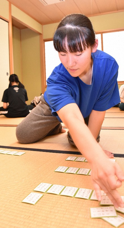 Japan high school 'karuta' player aims for the top as tournaments ...