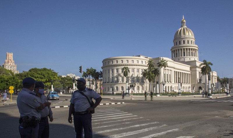Cuban leaders beef up police patrols after rare protests - The Mainichi