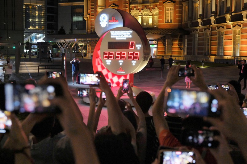 Japan Photo Journal: Crowd gathers in Tokyo to watch Olympic countdown ...