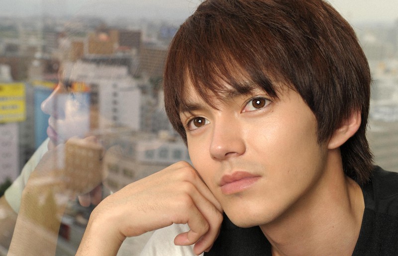 Japanese actors Kento Hayashi, Yuko Oshima, who appeared in TV drama ...