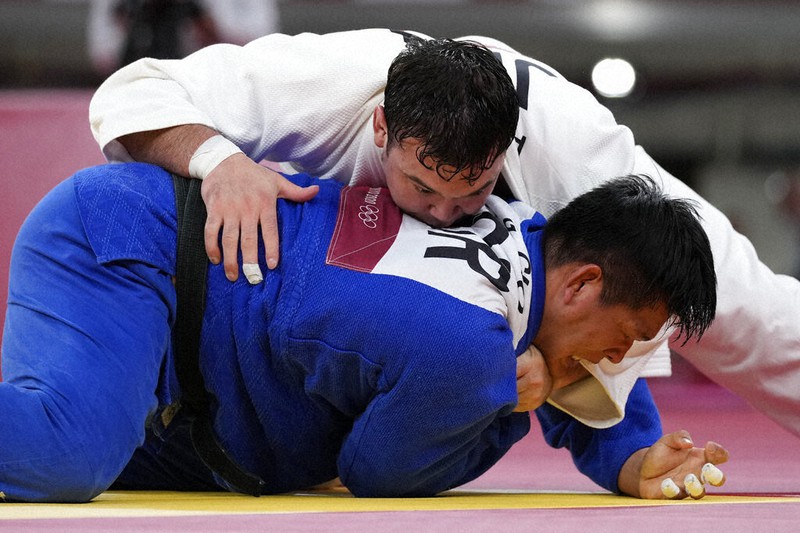 Japan's Aaron Wolf takes gold in men's 100-kg judo at Tokyo Games - The ...