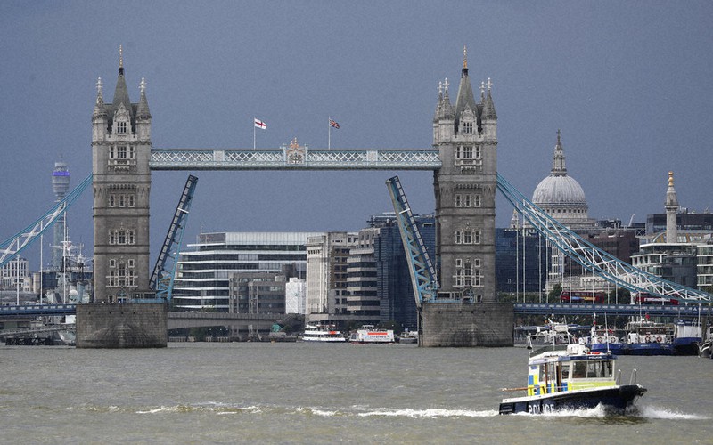London's Tower Bridge stuck open due to a technical fault - The Mainichi