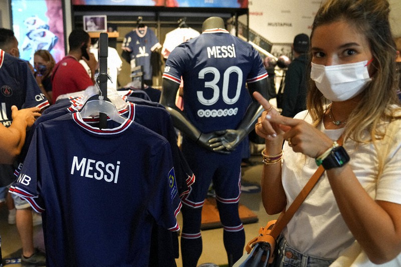 French season marches on as fans await Messi debut at PSG - The Mainichi