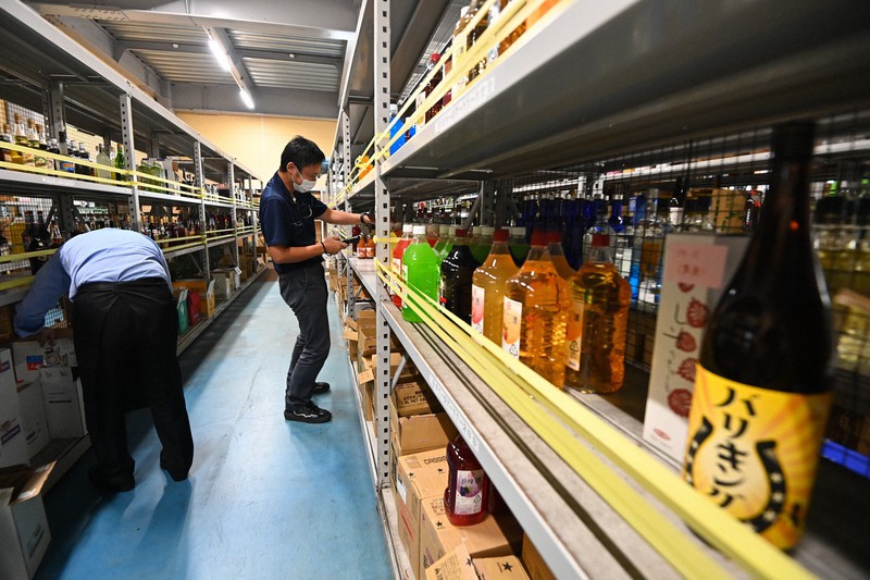 In Photos: Japan's eateries, alcohol sellers get ready for Oct. 1 ...