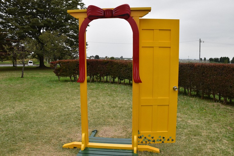 Portal to popularity: Park art resembling Doraemon's 'Anywhere Door' a ...