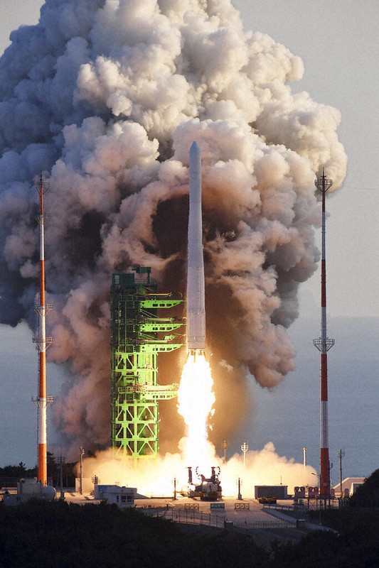 S Korea prepares test of 1st domestically made space rocket - The Mainichi