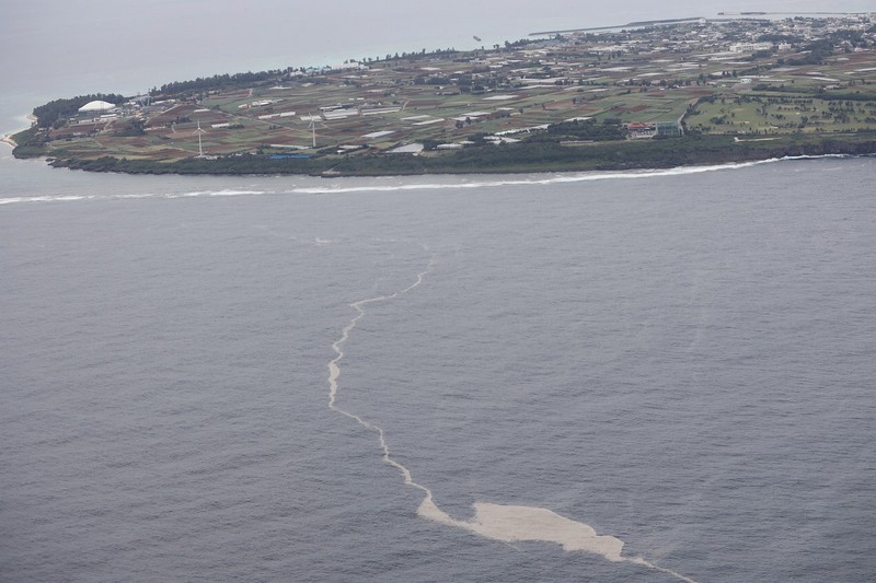 In Photos: Pumice stones cover Okinawa Pref. sea, beach after volcanic ...