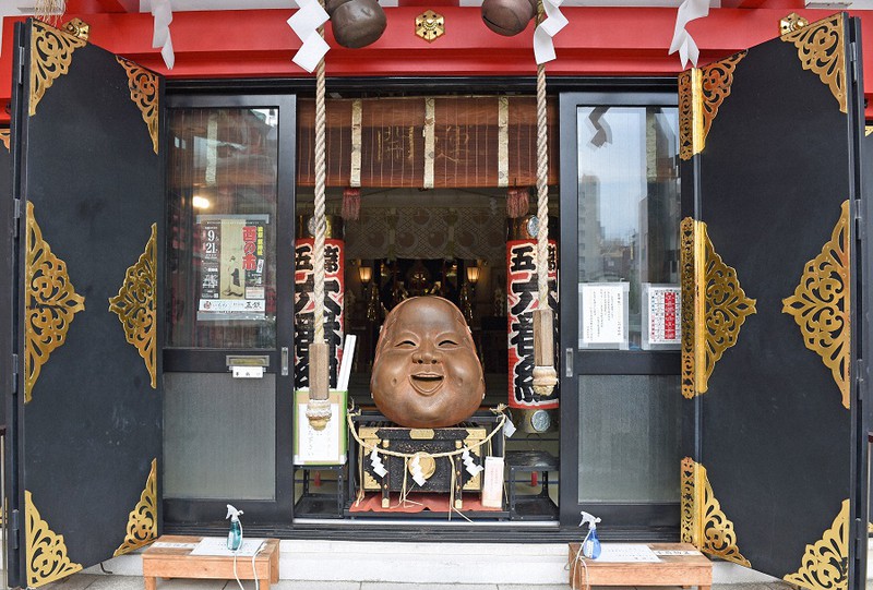 In Photos: Tokyo shop's traditional 'kumade' charms rake in fortune and ...