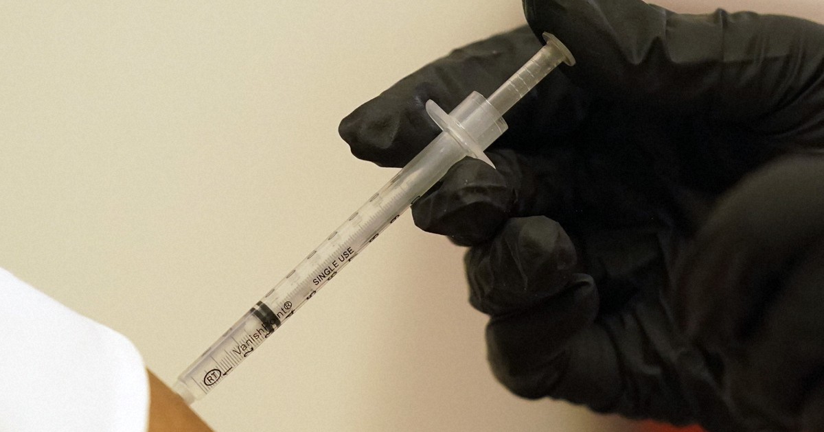 COVID shots more protective than past infection, study shows - The Mainichi