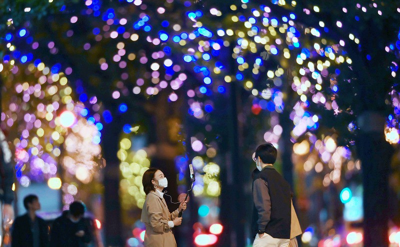 In Photos: Osaka's Midosuji Avenue lures visitors with 1.3 million ...