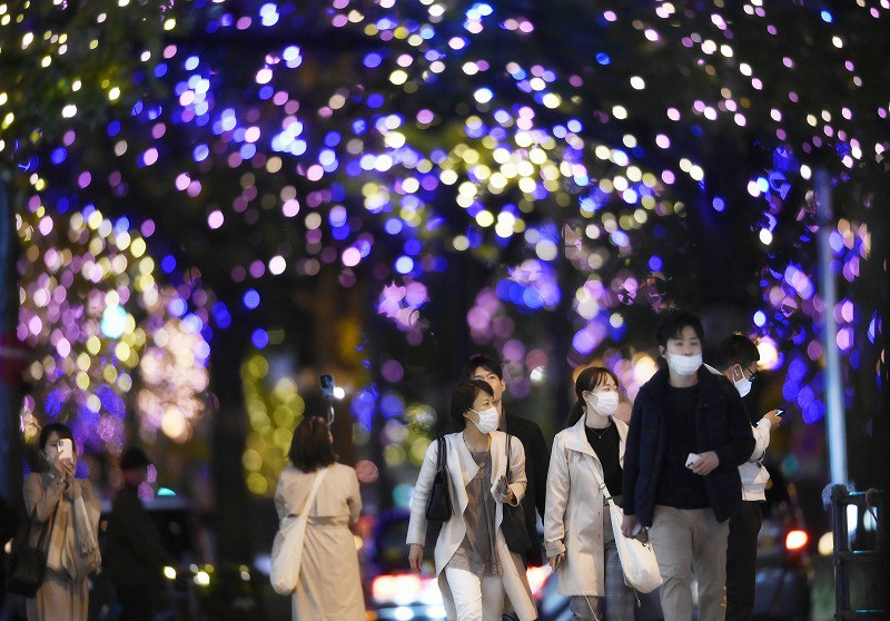 In Photos: Osaka's Midosuji Avenue lures visitors with 1.3 million ...