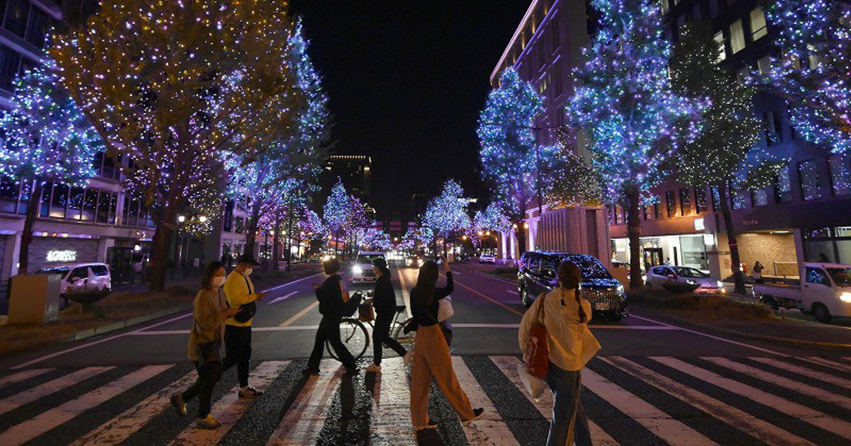 In Photos: Osaka's Midosuji Avenue lures visitors with 1.3 million ...