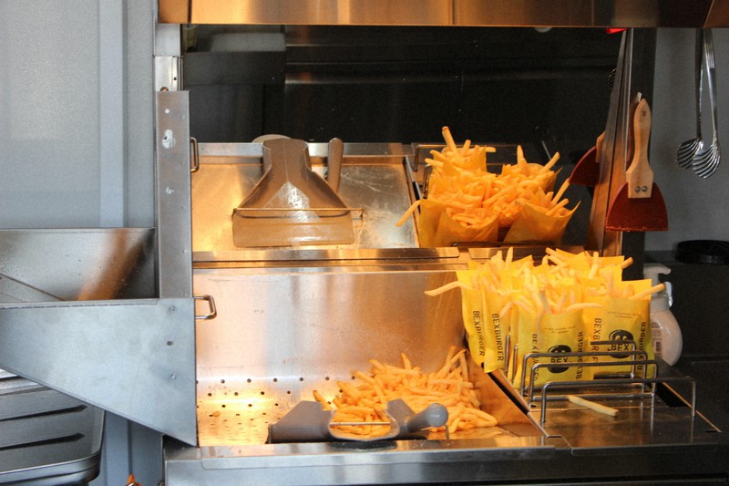 Future of fries? Fukushima Pref. burger outlet tests robot that serves ...
