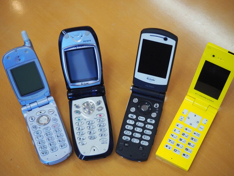 News Navigator: Will end of 3G mean farewell for Japan's old 'garakei ...