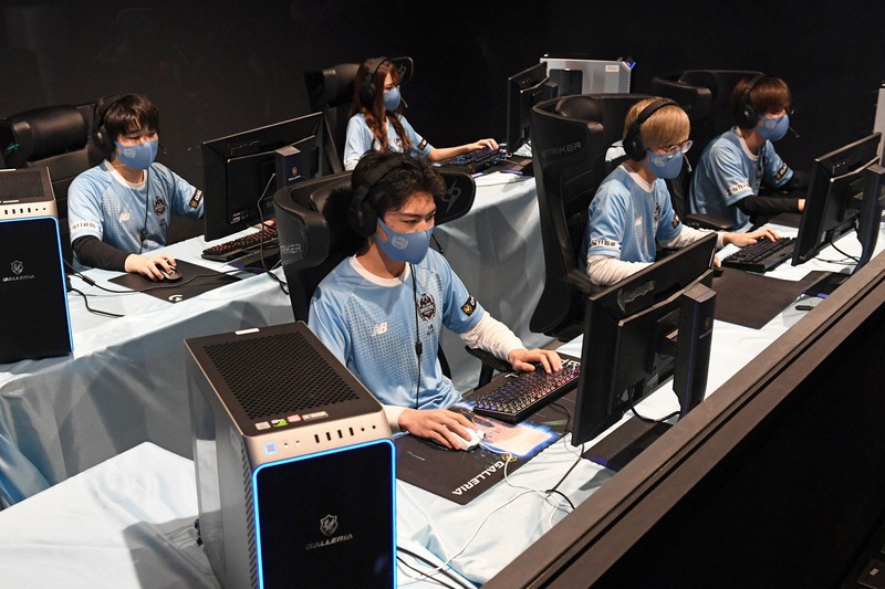 Fortnite, League of Legends battles of Japan school esports contest to ...