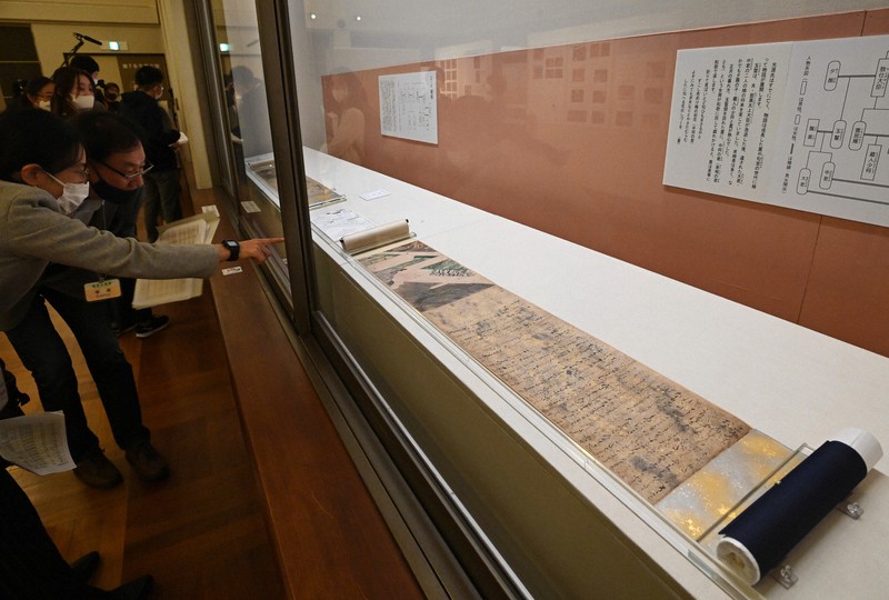 Restored 12th century 'Tale of Genji' illustrated handscrolls unveiled ...