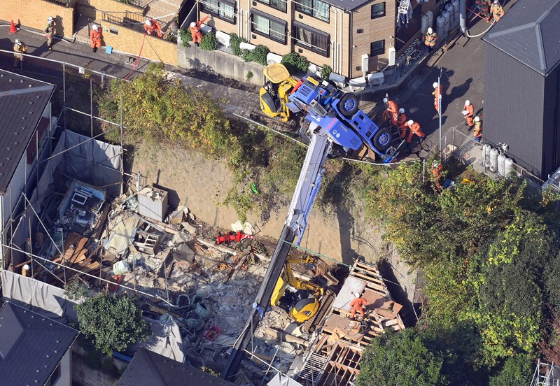 Crane tips over at demolition site in Tokyo residential area - The Mainichi