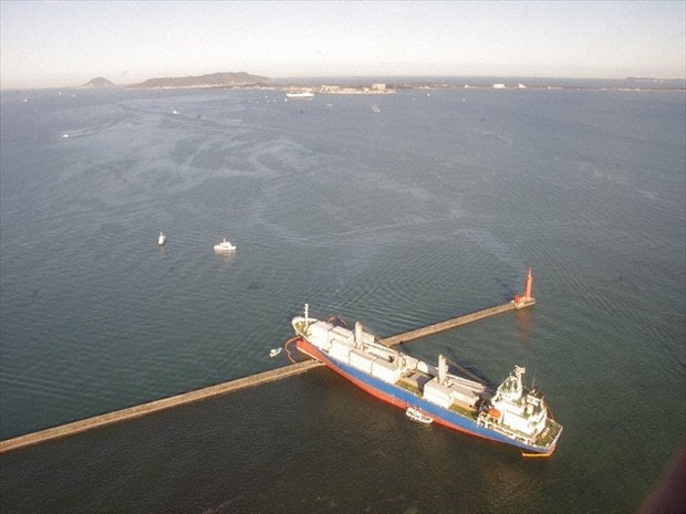 In Photos: Foreign cargo ship gets lodged on breakwater in Japan - The ...