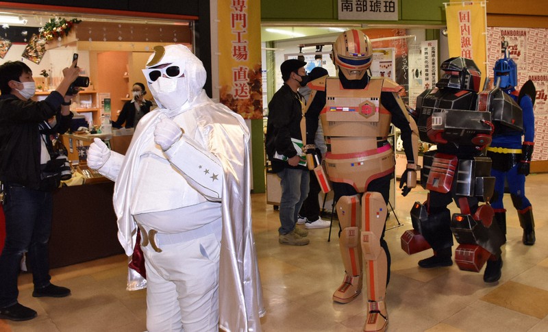 Japanese event gives new life to cardboard boxes as giant Gundam ...